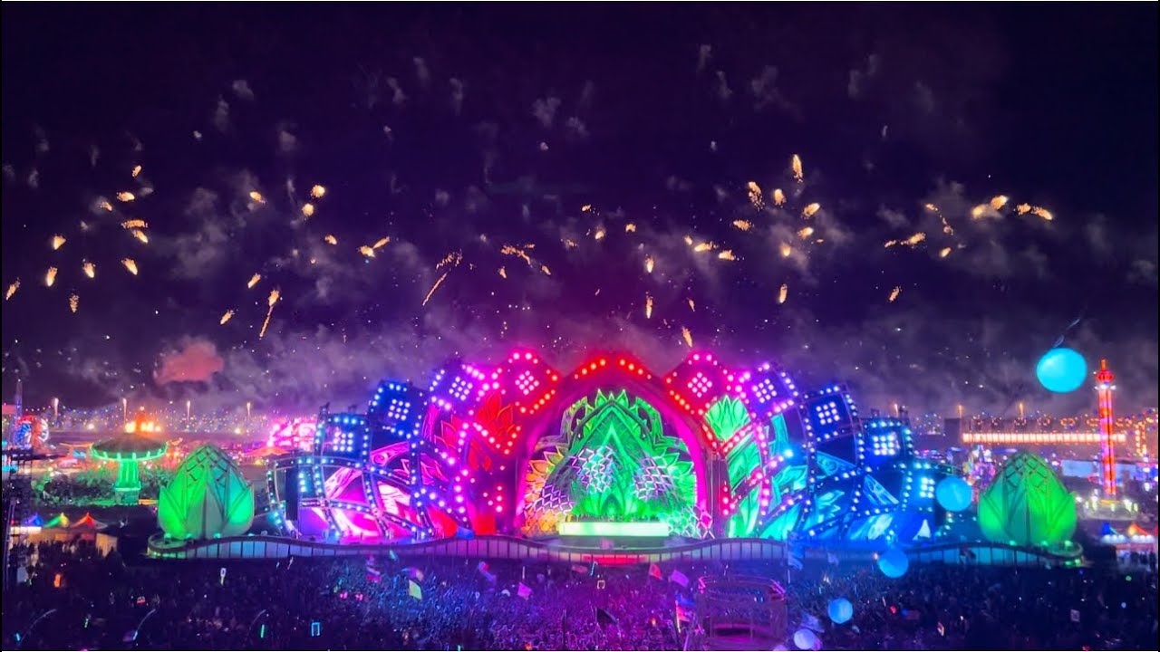 EDC Las Vegas 2023 Day 3 Fireworks - YouTube