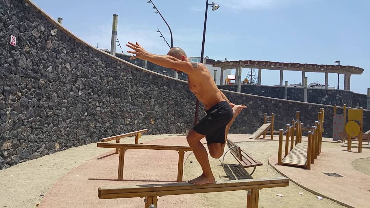 Bodyweight Advanced Leg Training: Shrimp Squat - YouTube