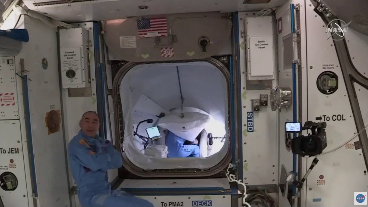 SpaceX Demo-2 Astronauts Open Hatch & Enter ISS - YouTube