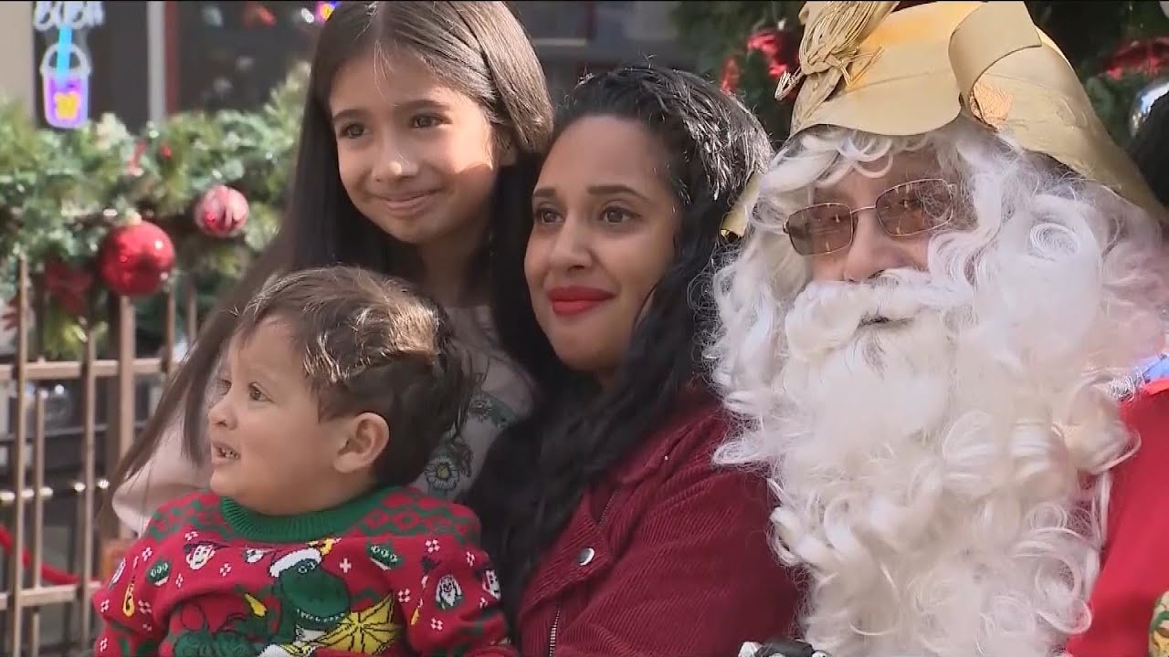 Kids Visit ‘Shogun Santa’ at Japanese Village in Los Angeles - YouTube