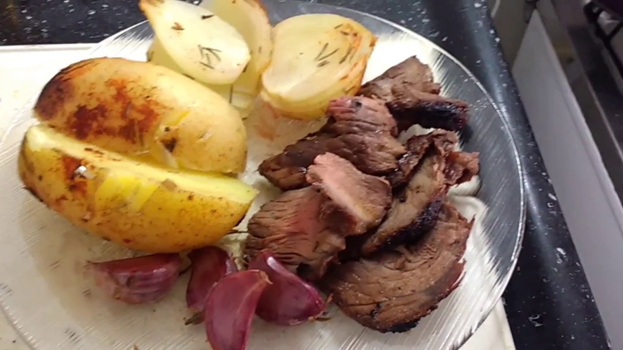 Acendendo a Churrasqueira e Assando Ponta de Alcatra com Alho Cebola e ...