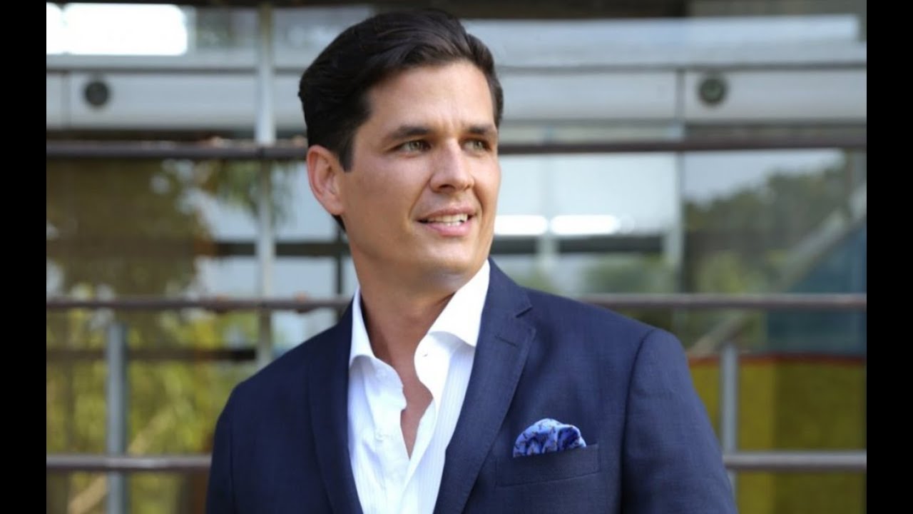 Entrevista a Jon Sonen diseñador colombiano - YouTube