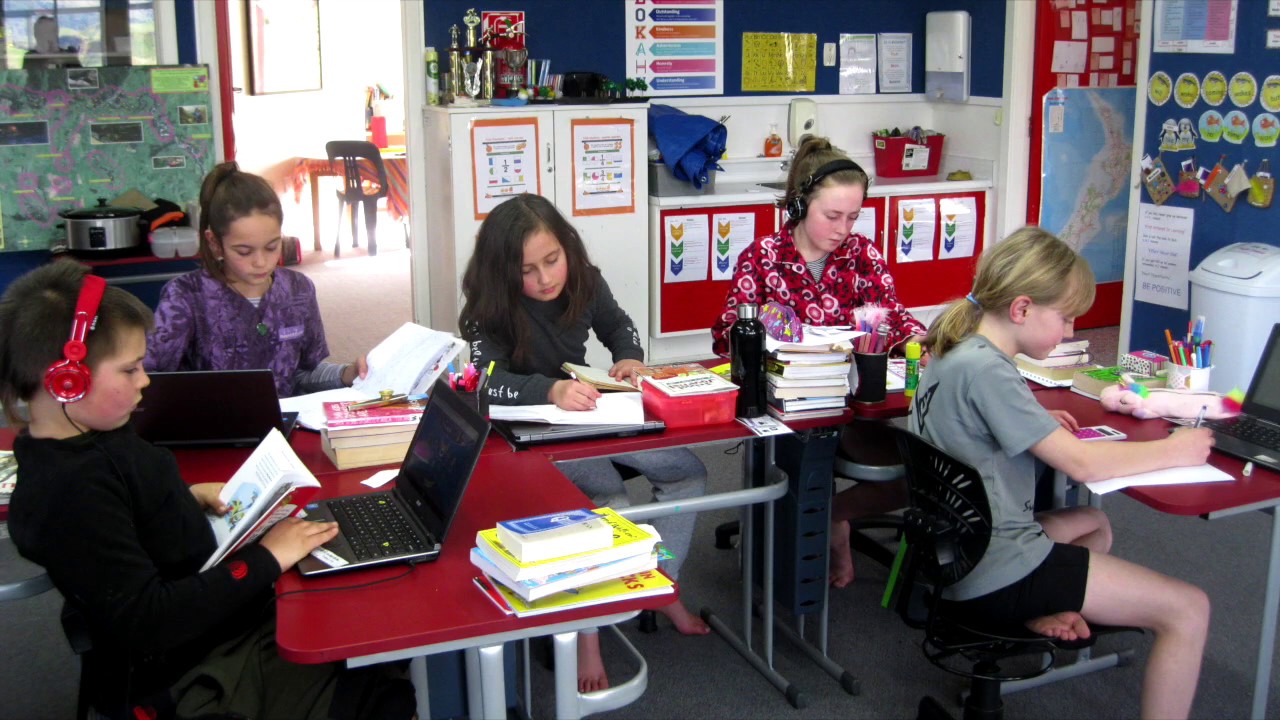 Pukeokahu School Song 2019 - YouTube