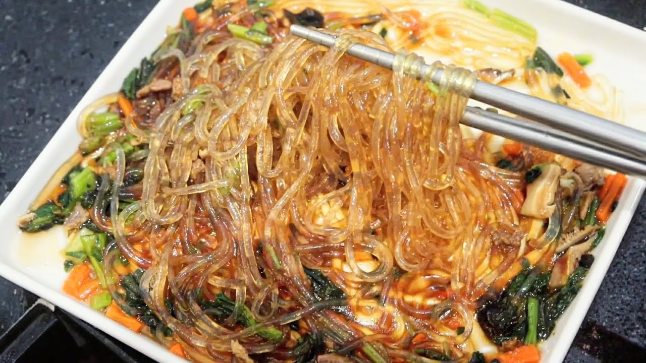 How to make Ottogi instant japchae (Korean stirfried glass noodles ...