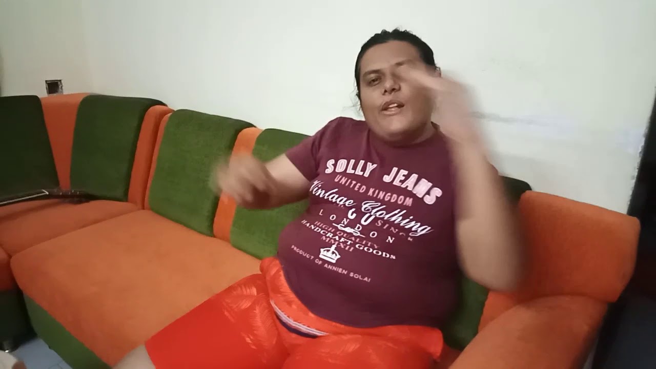 Singer singing in multiple singer's voices - YouTube