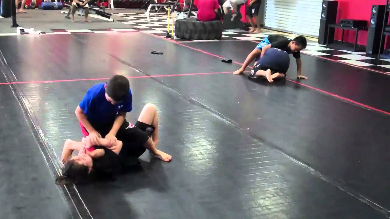 4 OZ Fight Club Houston Tx Kids grappling - YouTube