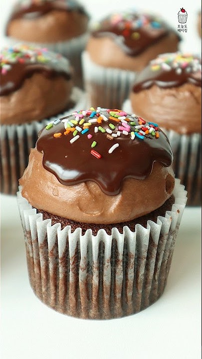 초코덕후들을 위한 초코 컵케이크 - YouTube