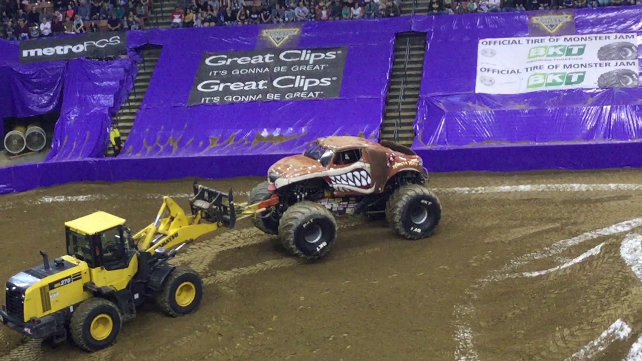 Monster Jam Manchester, NH 2018 Saturday Night: Donut Competition - YouTube