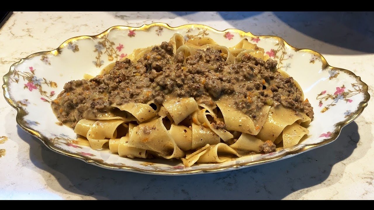 Homemade white ragu for family - YouTube