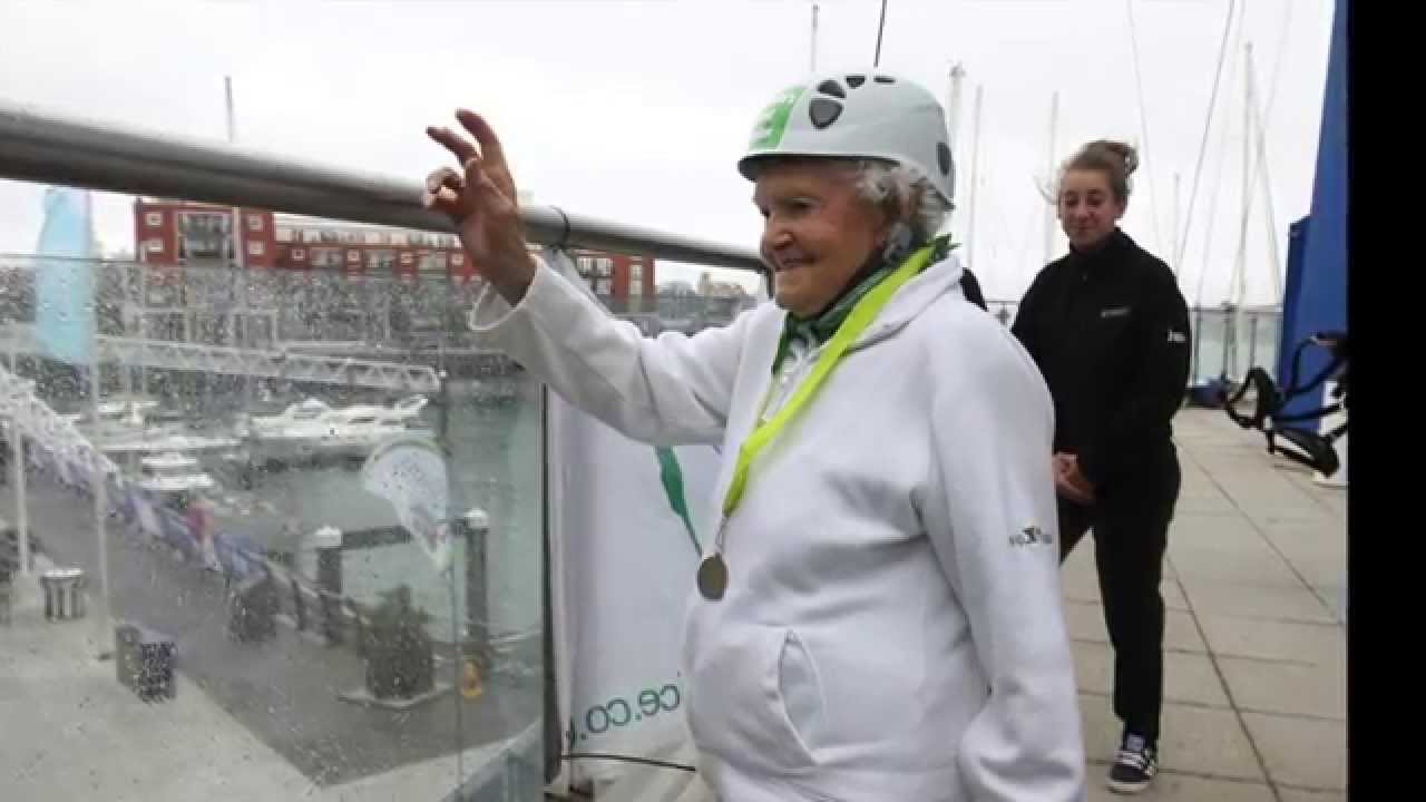 At 101: World's oldest abseiler 'Daring Doris' in action - YouTube