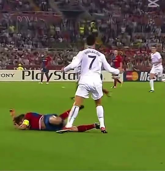 Ronaldo brexit tackle vs puyol#viralshort #cristianoranaldo #fypシ゚ ...