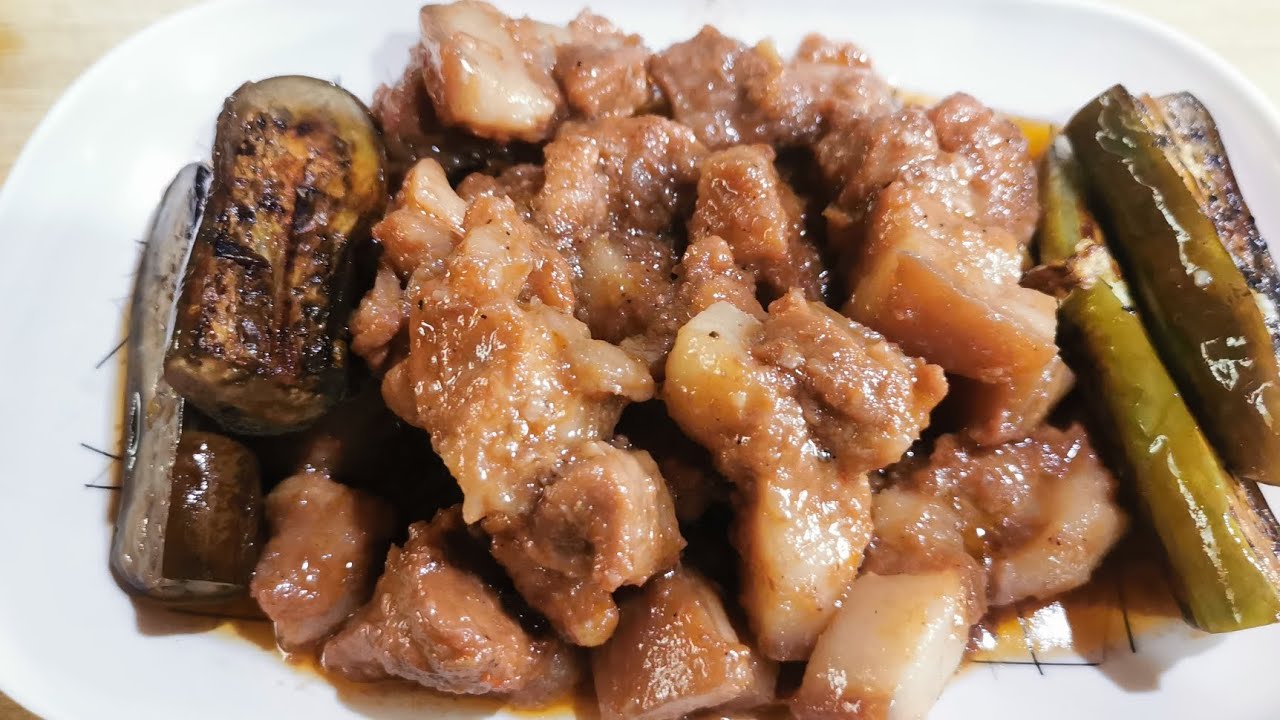 Pork Begukan / Binagoongan ala KVG - YouTube