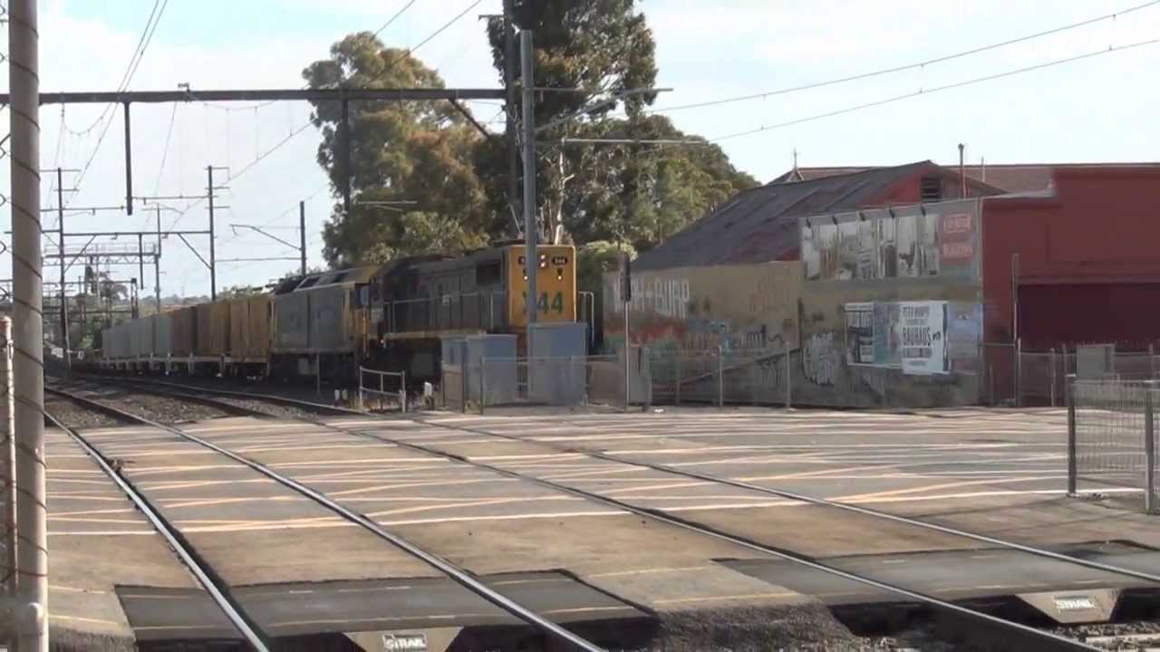 X44 Long End Leading the UP Long Island Steel Train - YouTube