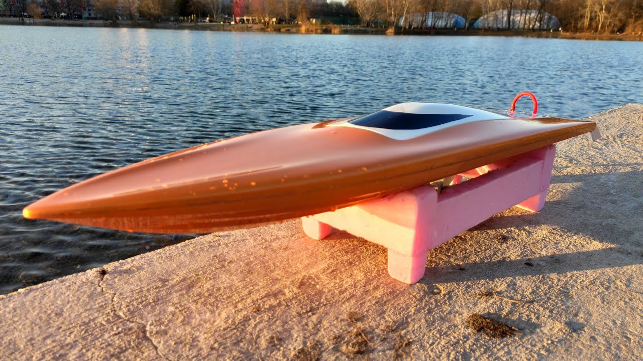 26" Diggerwasp mono RC boat with flood chamber - YouTube