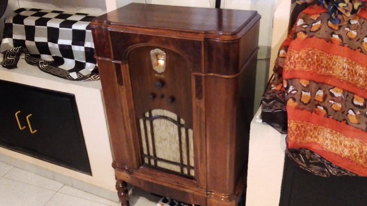 Philco 91L (1933) plays the New Year's Day Concert 2017 3/4 - YouTube