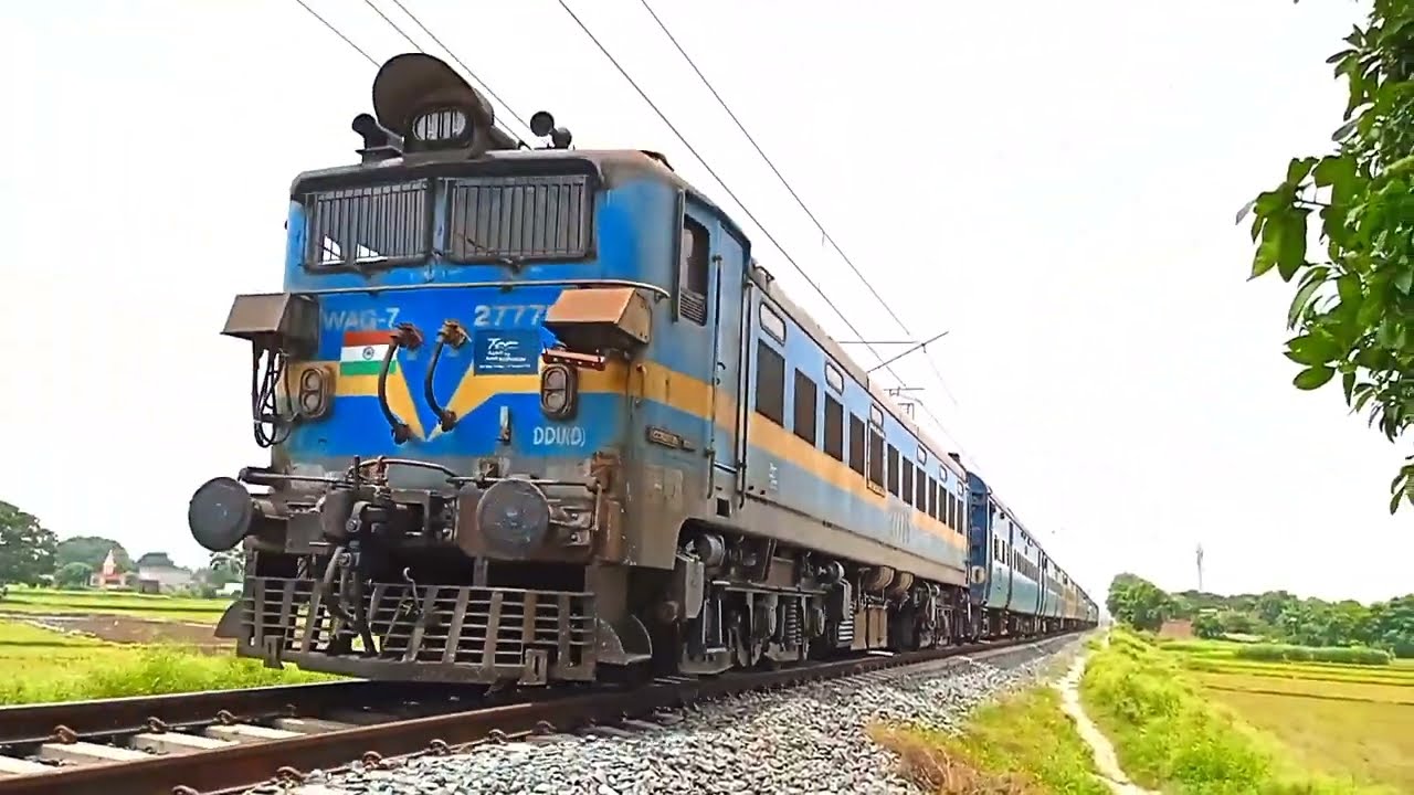 Local train traffic 🚦 in highly busy rail Dildarnagar junction to ...