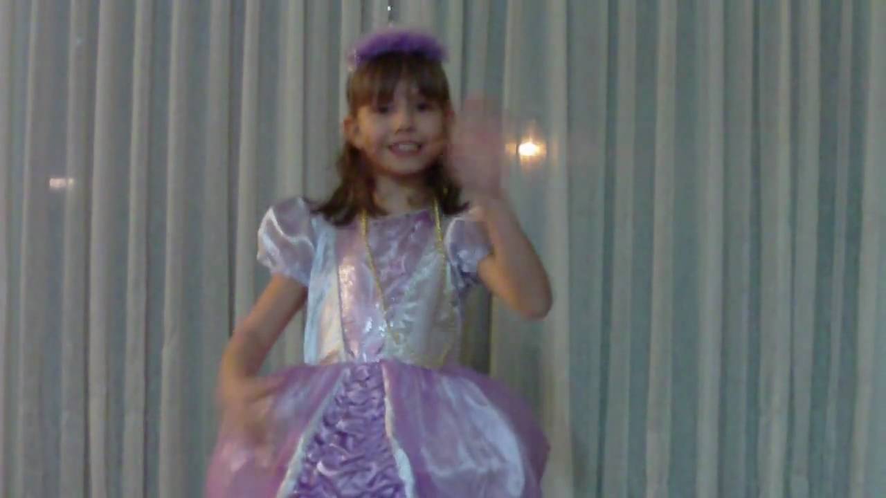 Kaylee singing the Winter Song of Fun-now in HD - YouTube