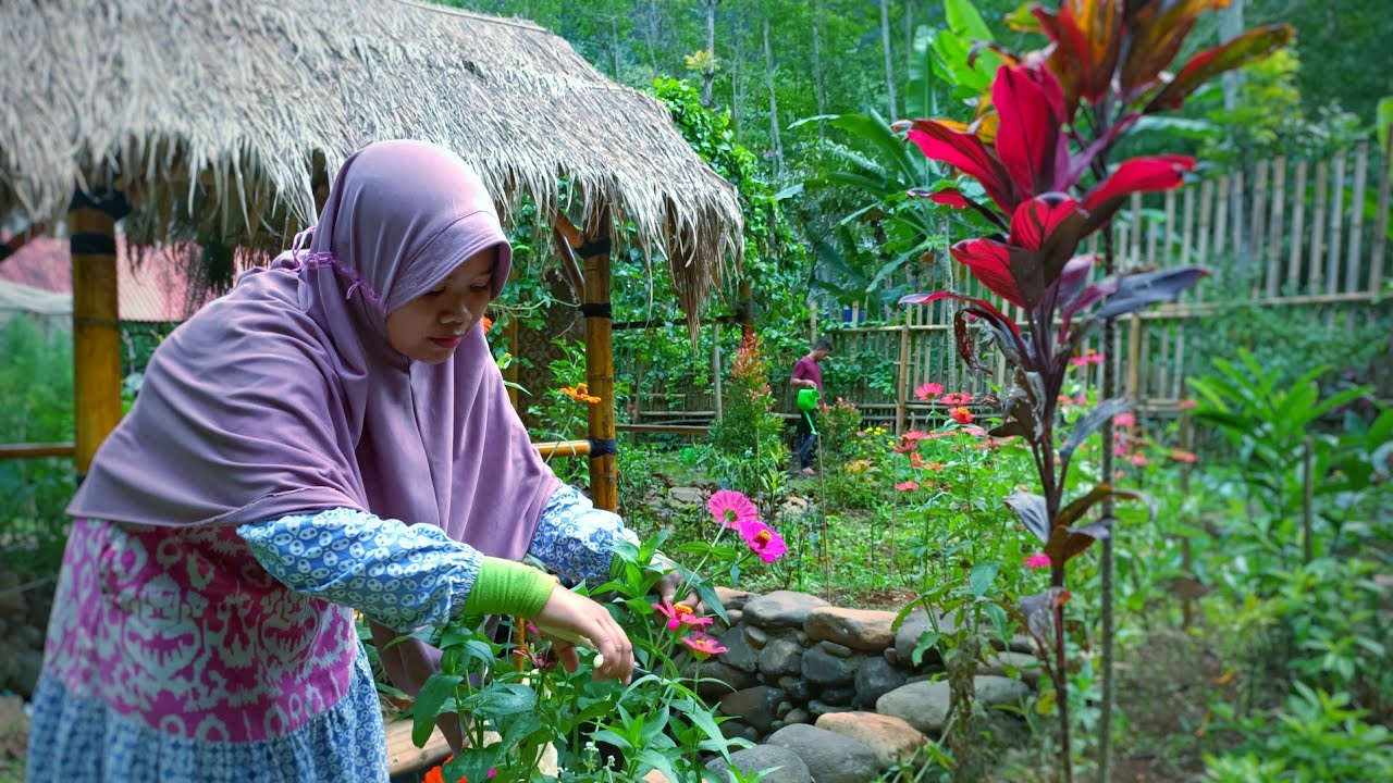 Rumahku di desa | Berkebun dan Membuat wood polish di rumah - YouTube