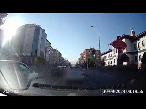 Trafikte bakın nasıl makas attı! Ama sonu cezalı oldu
