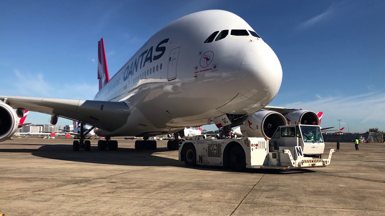 Qantas Engine Run Test - YouTube