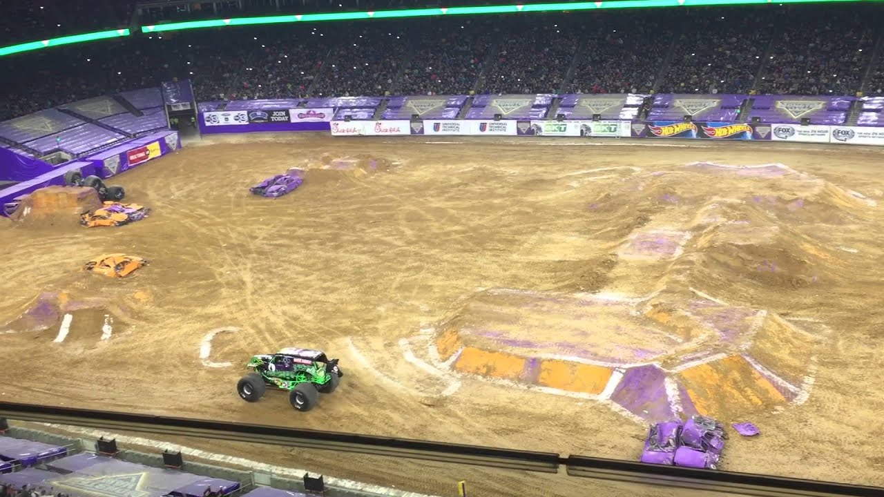 Monster Jam 2016 NRG Stadium - Grave Digger - YouTube