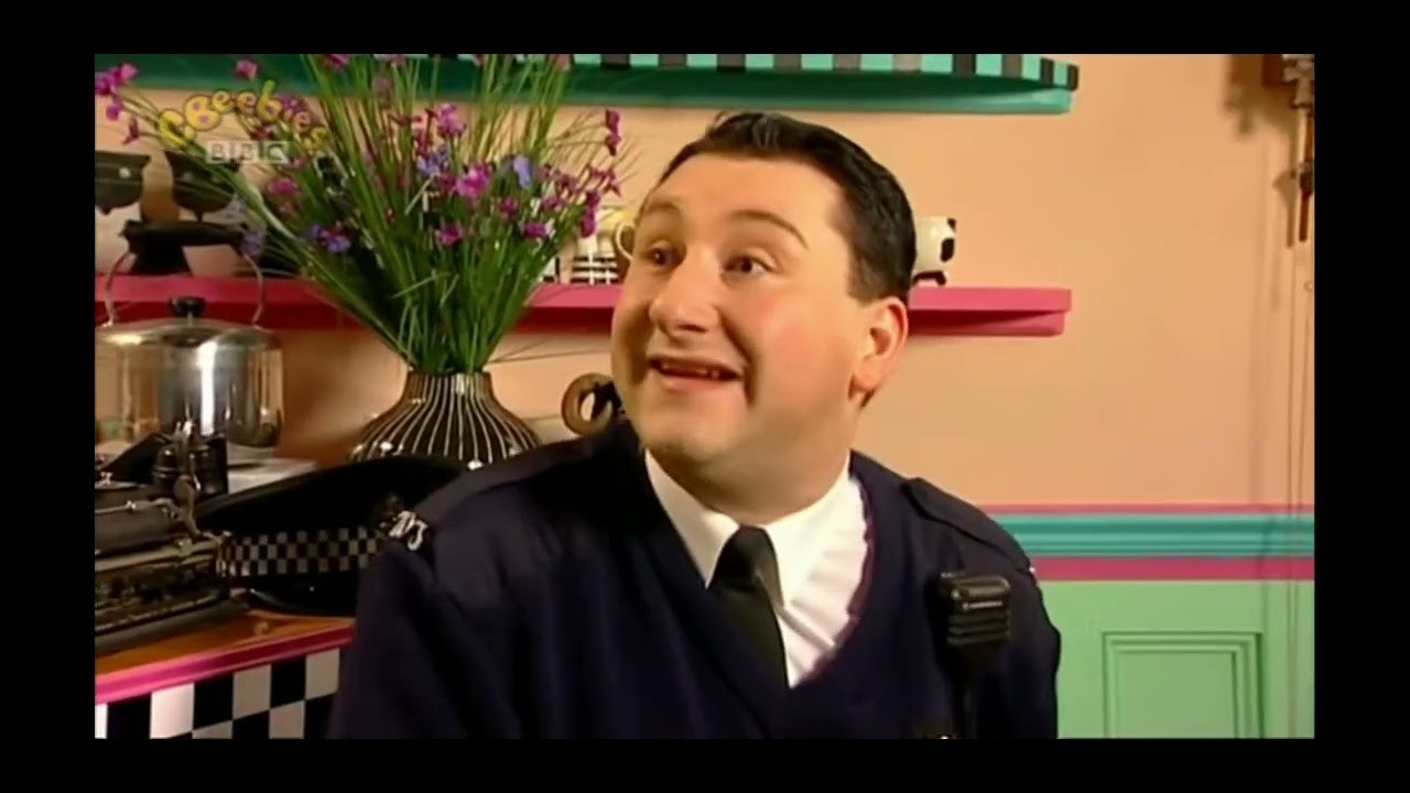 Edie can't go sailing in windy weather | Balamory (2002) - YouTube