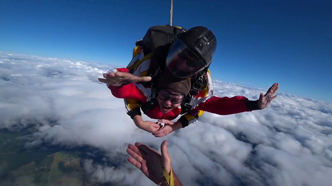 CRAZY SKYDIVING ADVENTURE: Thrilling Moments Caught on Camera - YouTube