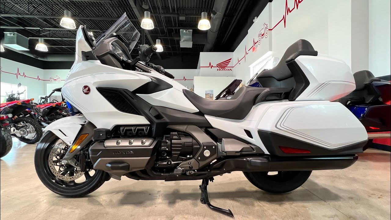 Honda gold wing touring DCT white - YouTube