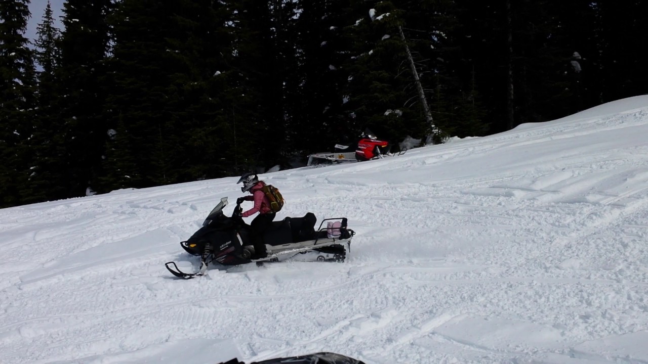 BackCountry Snowmobile Student learning Turn on the hill from the right ...