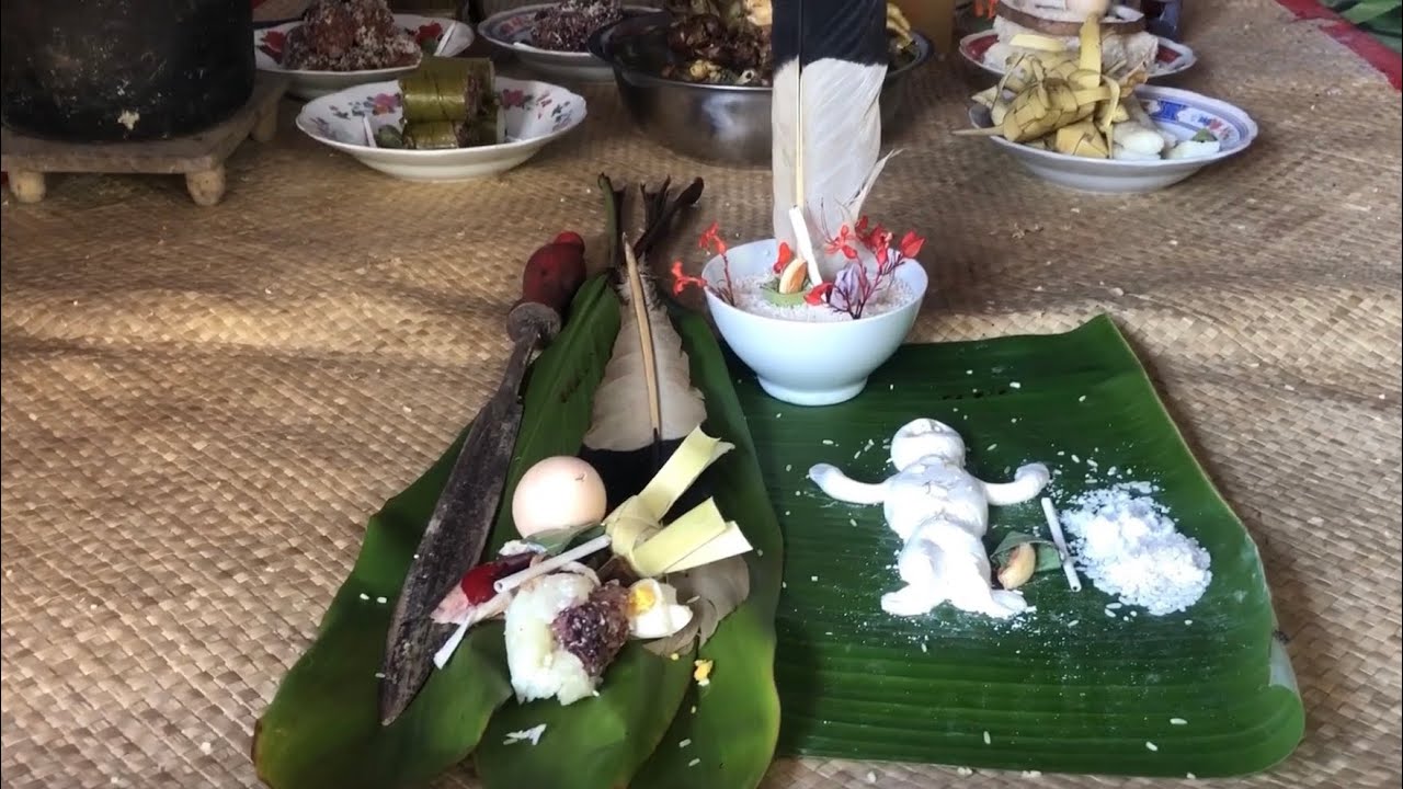 Sesajen ritual mengobati orang sakit, katingan suku dayak kalimantan ...