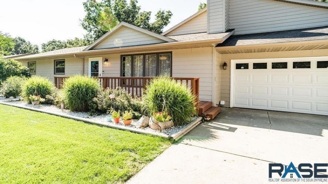 34 N Oak Pl, Sioux Falls, SD Presented by Carrie Randazzo. - YouTube
