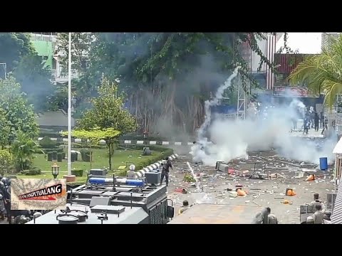 ribuan masa demo kembali ricuh,,!!! aksi demo mahasiswa adu bentrok ...