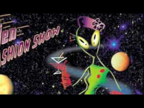 Alien Fashion Show - Slim & Sally - YouTube