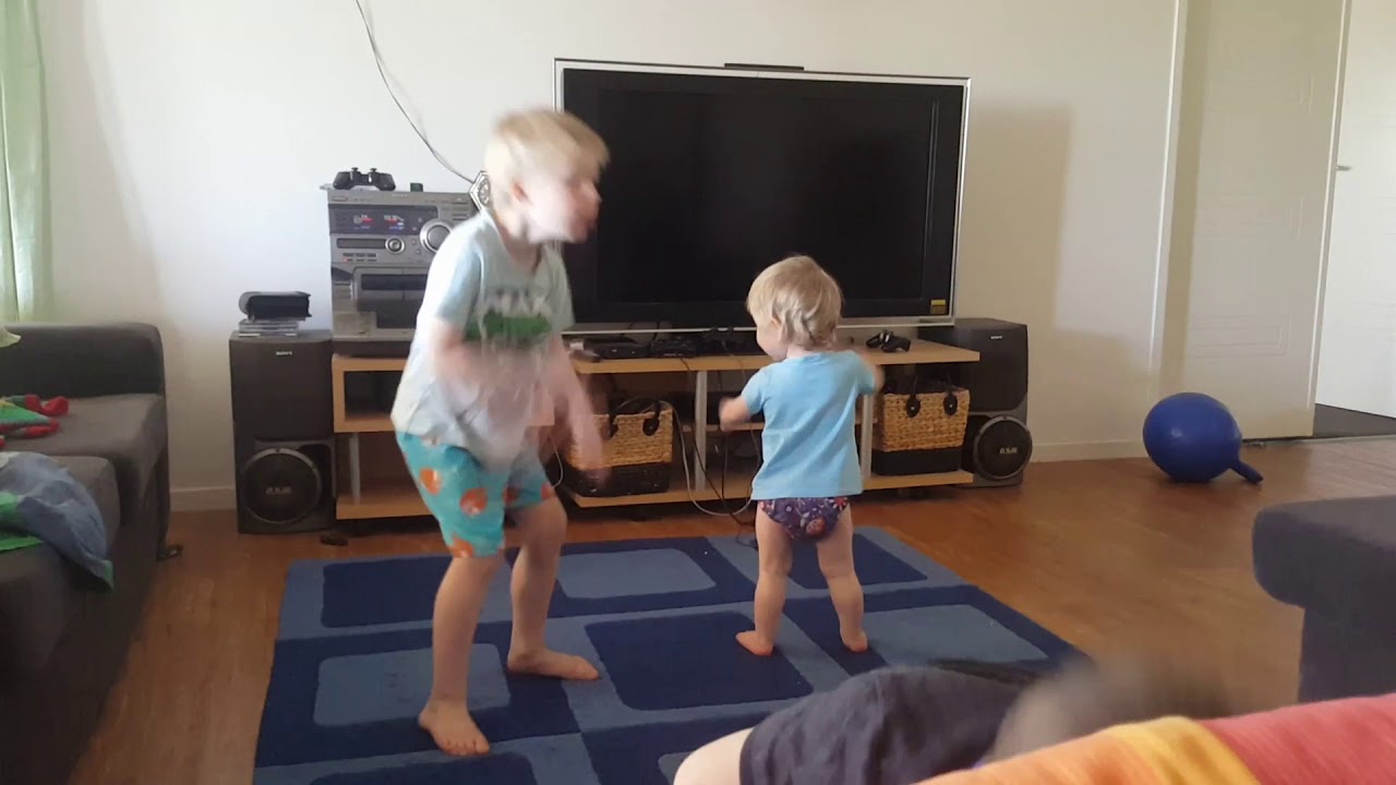 White boys dancing! - YouTube