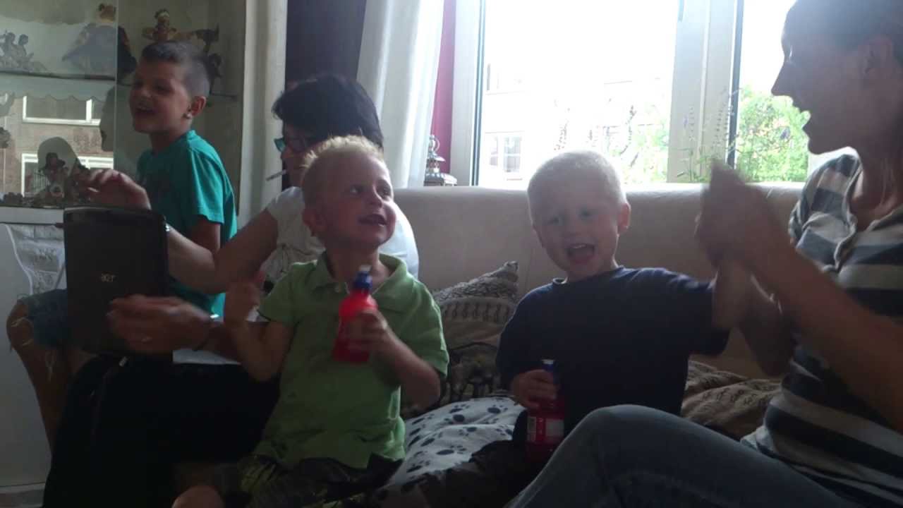 Hand in hand, Feyenoord 1 voor opa Jan van Driel - YouTube