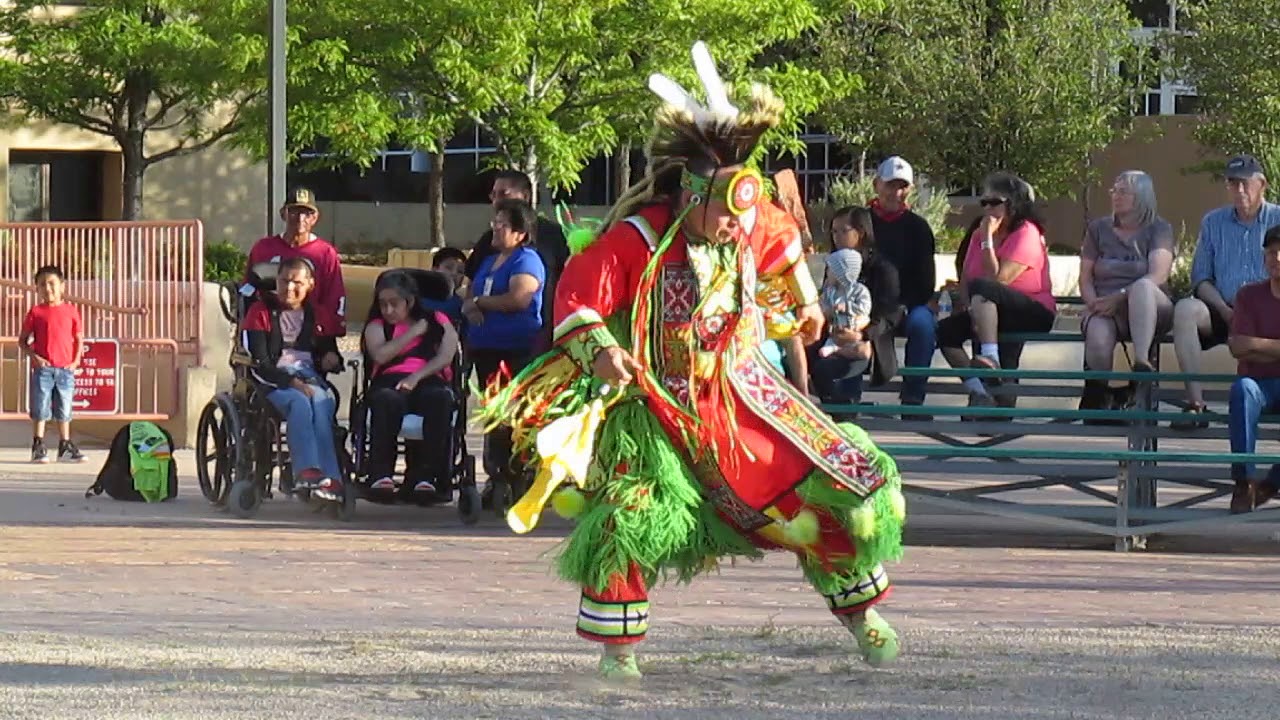 Native American Grass Dance - YouTube