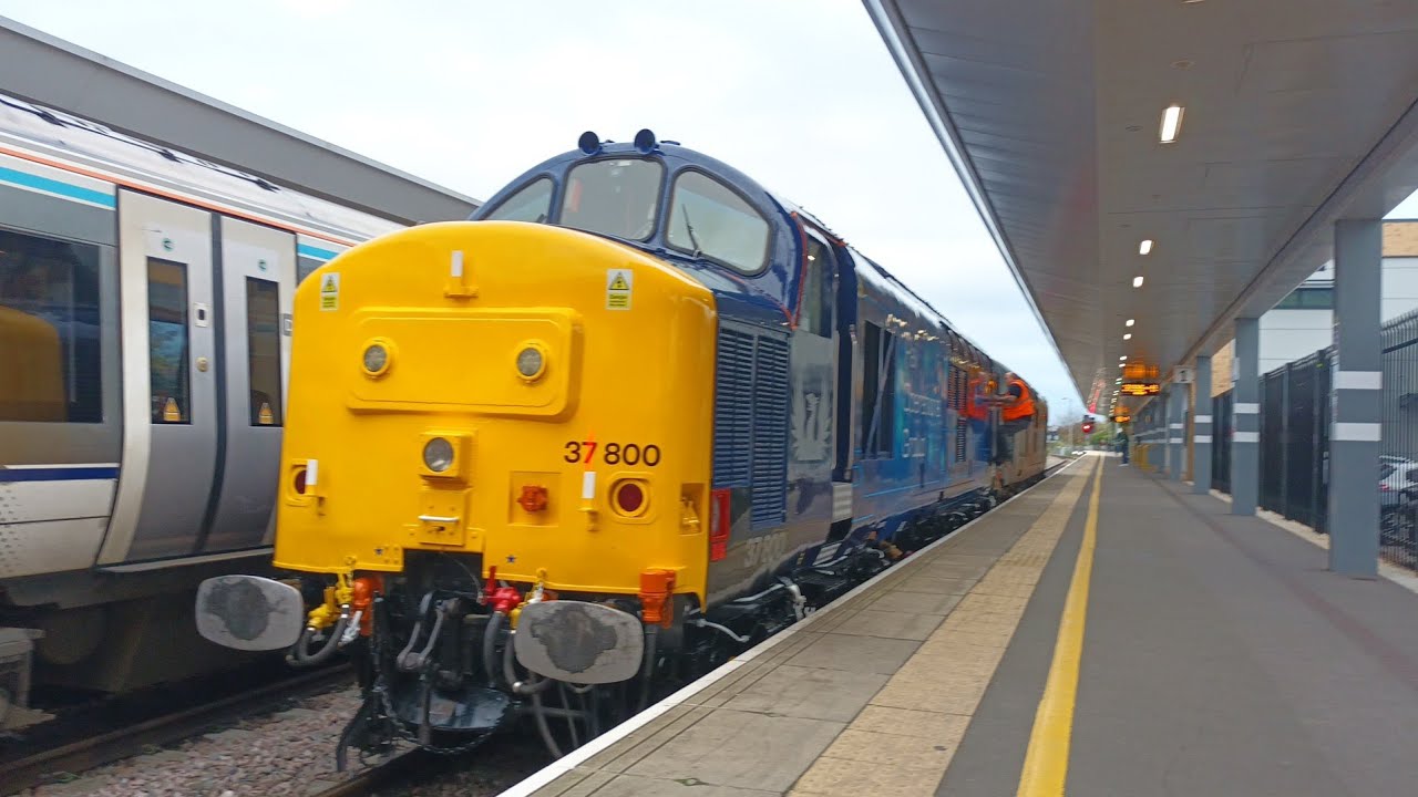 Newly Repainted Rail Operations Group 37800 with 37884 at Oxford (11/11 ...