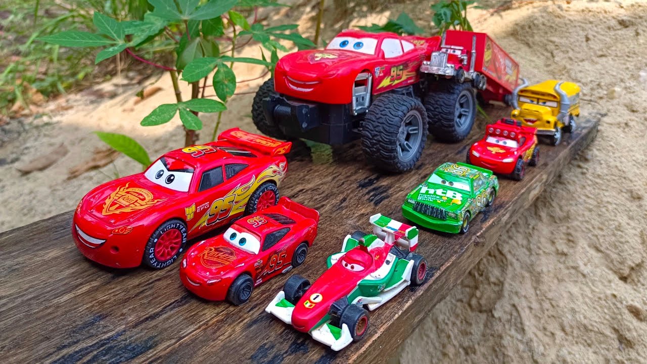 Looking For Disney Pixar Cars, Lightning McQueen, Miss Fritter, Red ...