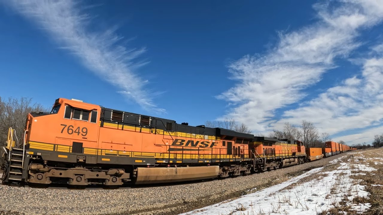 Westbound BNSF 7649/4417, Intermodal Train, "Cherokee Sub" Tulsa, OK, 2 ...