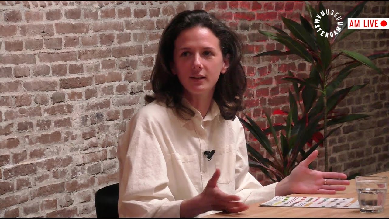 Elisa van Joolen bij AM LIVE over haar boek Portal 006 - YouTube