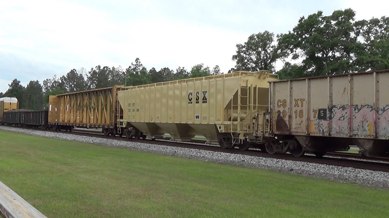 UP 4229 Leads the CSX Q458 at Folkston - YouTube