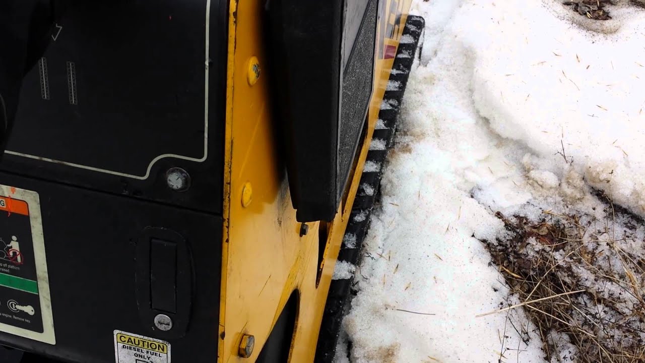 Boxer 526DX Mini skidsteer loader running with grapple tongs. - YouTube