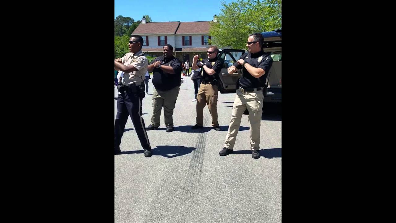 Powder Springs Police Department does the Wobble - YouTube