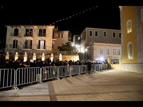 ΥΠΑΠΑΝΤΗ ΤΟΥ ΚΥΡΙΟΥ: ΧΙΛΙΑΔΕΣ ΠΙΣΤΟΙ ΜΕ ΔΑΚΡΥΑ ΠΡΟΣΚΥΝΟΥΝ ΤΩΡΑ ΣΤΗ ...