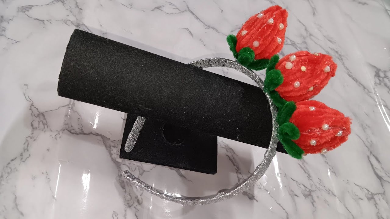 DIY || HOW TO MAKE A STRAWBERRY HEADBAND USING PIPE CLEANER - YouTube
