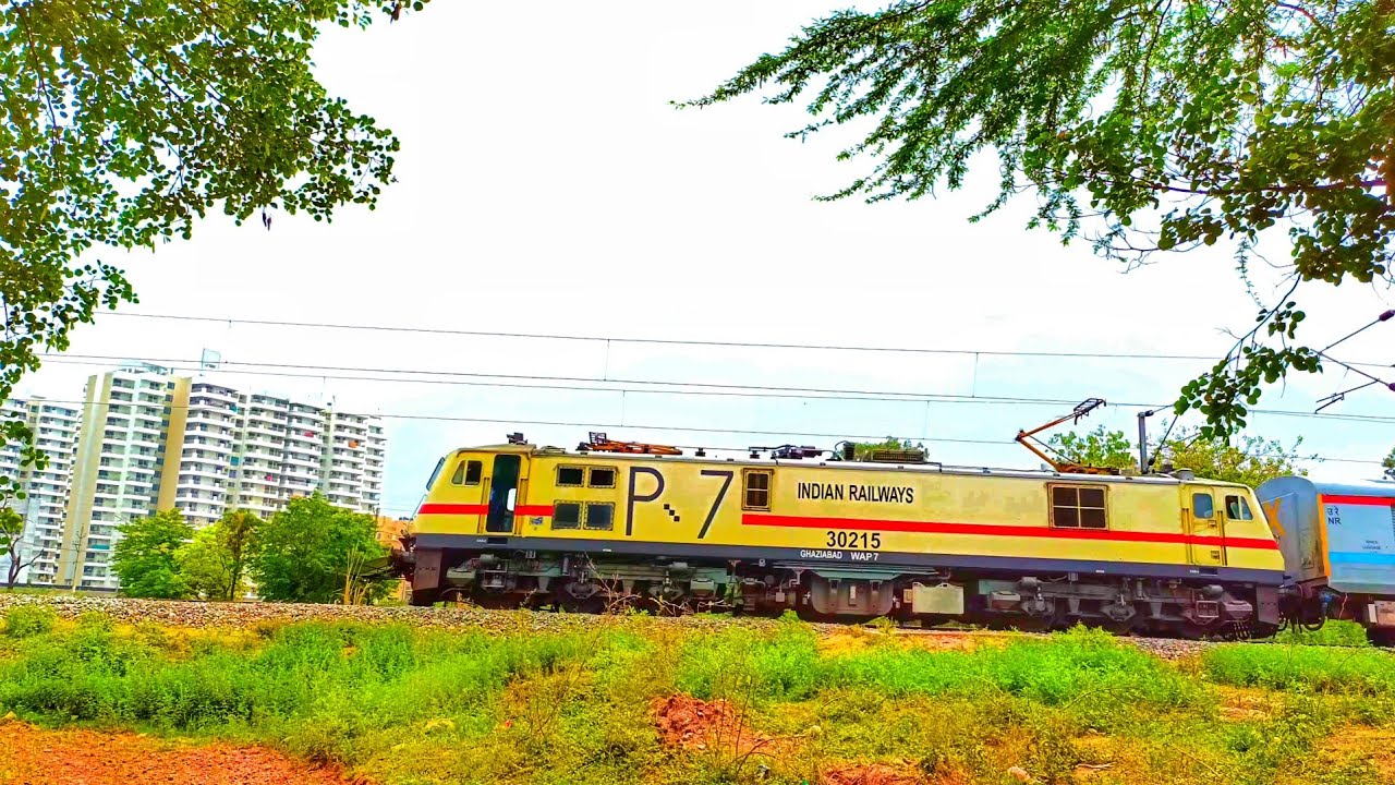 "Ultimate Rail Action: Shatabdi with WAP-7 and LKO CDG Express with WAG ...