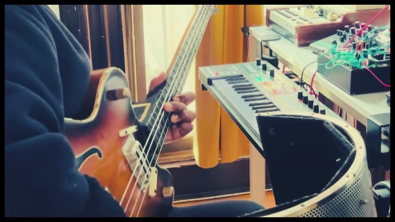 Gretsch bass meets modular synth (Expert Sleepers Disting NT Granulator) - YouTube