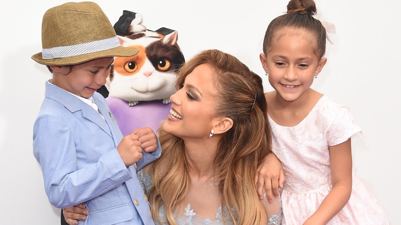 Jennifer Lopez Sends Twins Max & Emme to First Day of School - YouTube