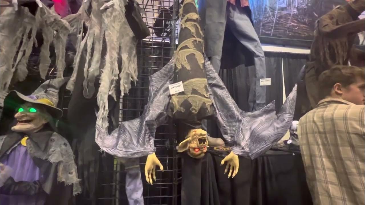 NEW FOR 2023 Morris Costumes SVI Slashing Bat TRANSWORLD HALLOWEEN CONVENTION 2023 - YouTube