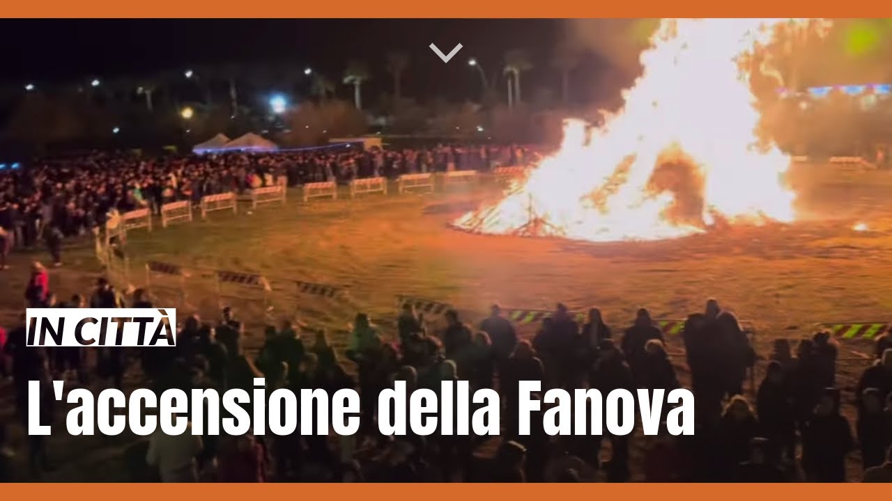 La Fanova: l’accensione del falò di Barletta - YouTube
